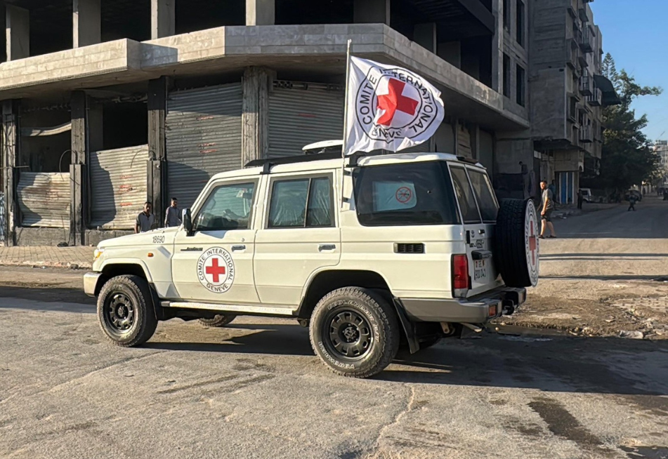 Oči celotnega sveta uprte v Gazo, kjer je Hamas že izpustil prve talce ...