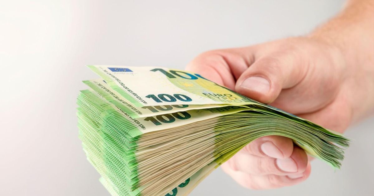 S svojega bančnega računa je hotel dvigniti 8000 evrov, a doživel je ...