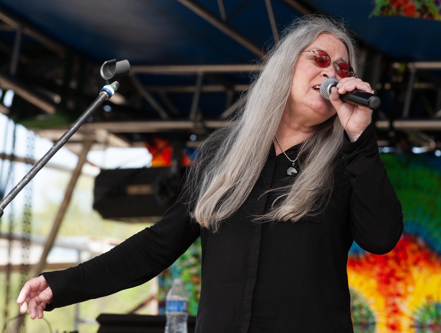 Umrla legendarna pevka, ki je s svojim nepozabnim glasom zaznamovala ...