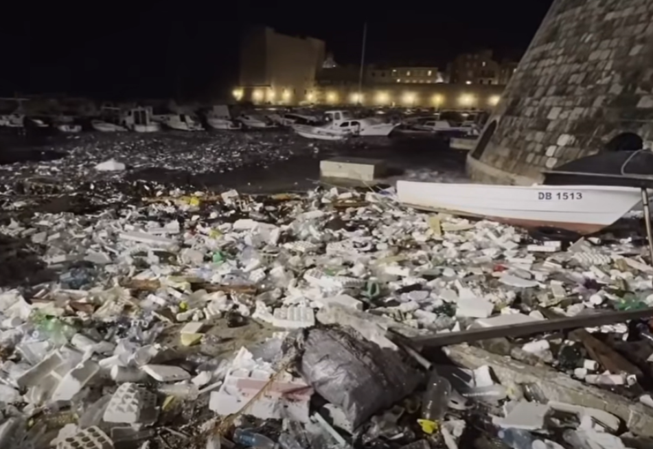 Hrvaški turistični biser se utaplja v smeteh: nekoč čudovite plaže ...