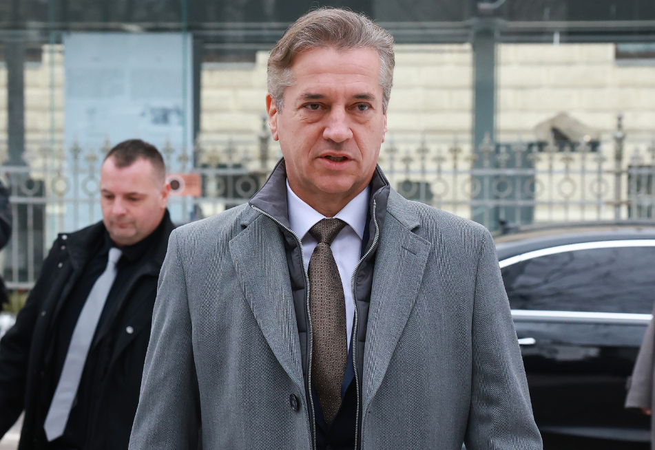 Robert Golob zadovoljen z zasegi socialne pomoči večkratnim ...